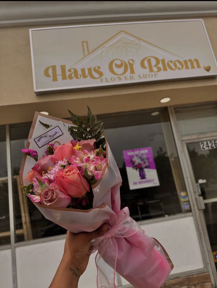 THE HAUS OF BLOOM - Updated July 2024 - 15 Photos - 2426 Fort Park Blvd ...