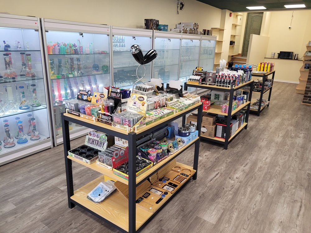 PUFF & VAPES - Updated May 2026 - 5222 Chemin Queen Mary, Montréal ...