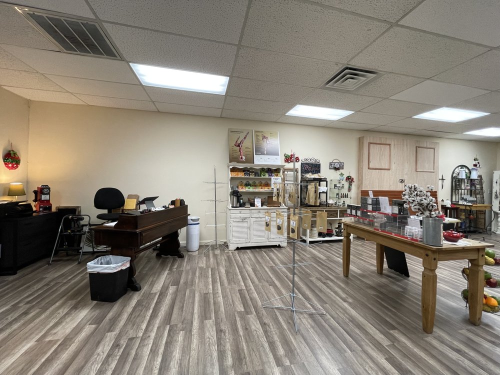 LOTUS THE CBD STORE & ORGANICS - 18 Reviews - 15885 Main St, Hesperia ...