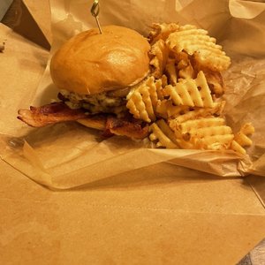 BIT BURGER KNOX - 131 Photos & 59 Reviews - Burgers - 151 N Seven Oaks ...