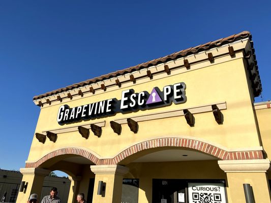 GRAPEVINE ESCAPE - 73 Photos & 79 Reviews - 160 N Main St, Grapevine ...