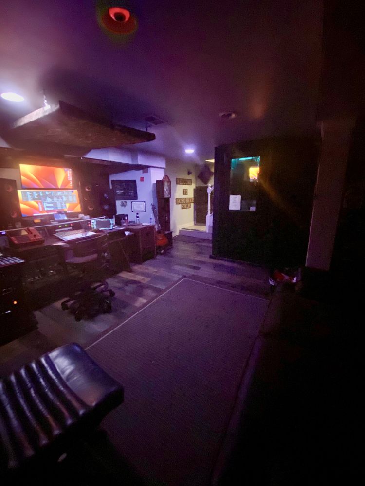 ECHO BEATS STUDIO - Updated May 2024 - 10 Photos - 10534 S Forest Ave ...