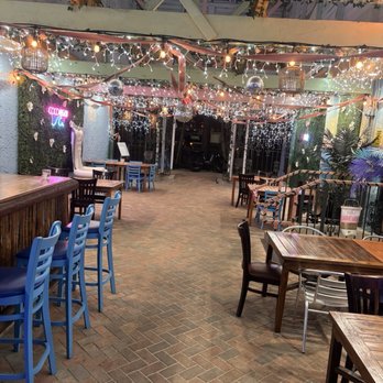SALTY SISTERS BAR AND GRILL - Updated May 2026 - 214 Photos & 182 ...