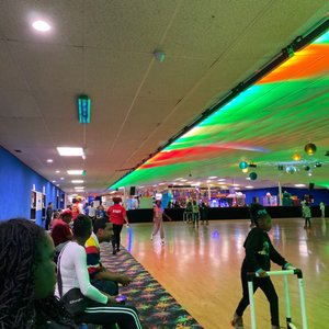 STARLITE SKATING CENTER - 28 Photos & 28 Reviews - 3710 N Henry Blvd ...
