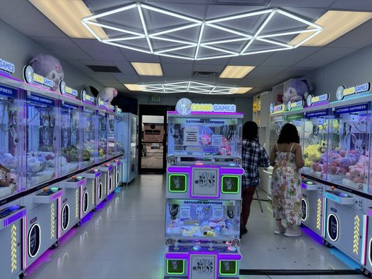 CRANE GAMES - Updated December 2025 - 175 Photos & 62 Reviews - 2740 S ...
