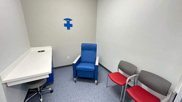 DOC-AID URGENT CARE - Updated October 2025 - 10 Photos - 2316 S Zapata ...