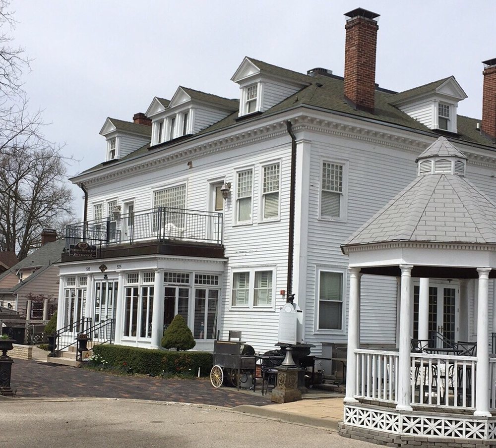 PASFIELD HOUSE - Updated October 2024 - 10 Reviews - 525 S Pasfield St ...