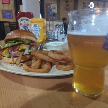 ROADRUNNER RESTAURANT & SALOON - Updated October 2025 - 227 Photos ...