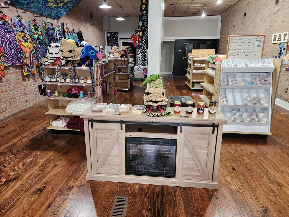 MANDY MADE - Updated August 2025 - 15 Photos - 124 W Kentucky Ave ...