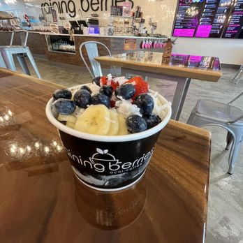 RAINING BERRIES - Updated May 2025 - 71 Photos & 17 Reviews - 1912 S ...