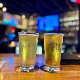 FLIPS PATIO GRILL - Updated June 2025 - 232 Photos & 359 Reviews - 415 ...