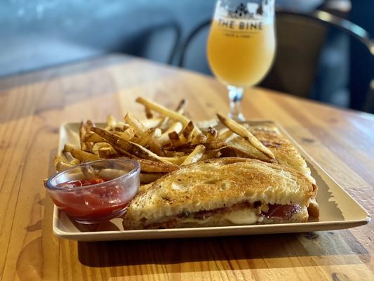 THE BINE BEER & FOOD - Updated October 2025 - 409 Photos & 464 Reviews ...