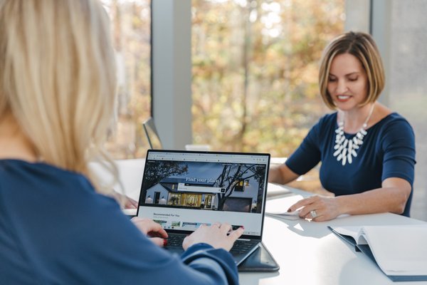 MICHELLE HINTON- HINTON HOME TEAM - 18 Photos & 11 Reviews - Real ...