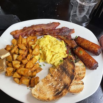 FADÓ IRISH PUB - Updated June 2024 - 189 Photos & 489 Reviews - 1500 ...