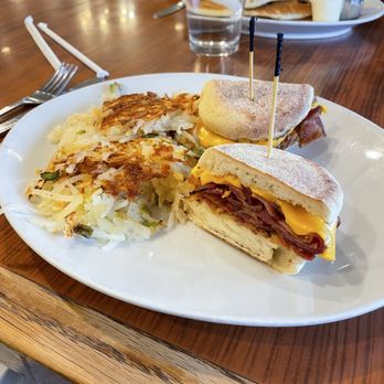 COLONIAL DINER - Updated September 2025 - 285 Photos & 341 Reviews ...