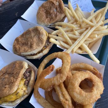 THE FRIENDLY TAVERN - Updated June 2024 - 552 Photos & 476 Reviews ...