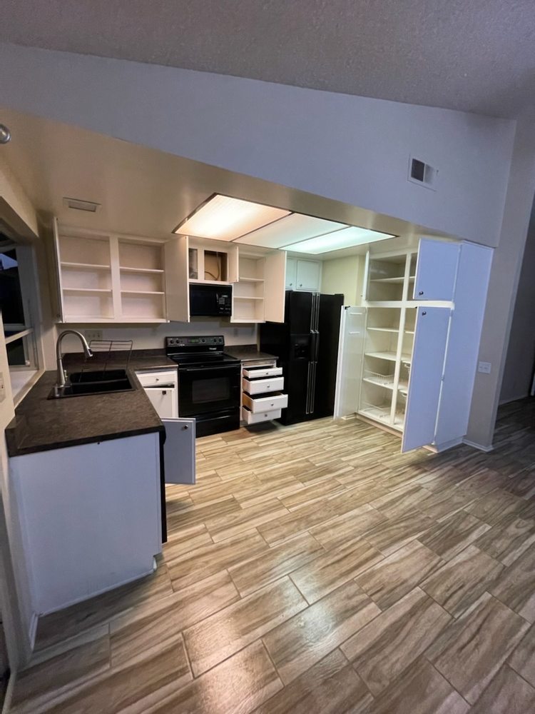 LIANA WALL - Updated October 2024 - 10 Photos - Oceanside, California ...