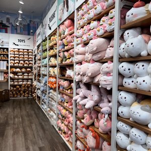 MINISO - 32 Photos & 11 Reviews - 2263 S Wentworth Ave, Chicago ...
