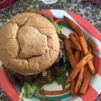 Bigz Burger Joint - Takeout & Delivery - 149 Photos & 192 Reviews ...