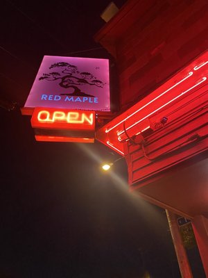 THE RED MAPLE - Updated January 2026 - 40 Photos & 17 Reviews - 100 W ...