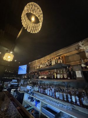 THE ALIBI BOURBON AND COCKTAIL LOUNGE - Updated March 2025 - 150 Photos ...