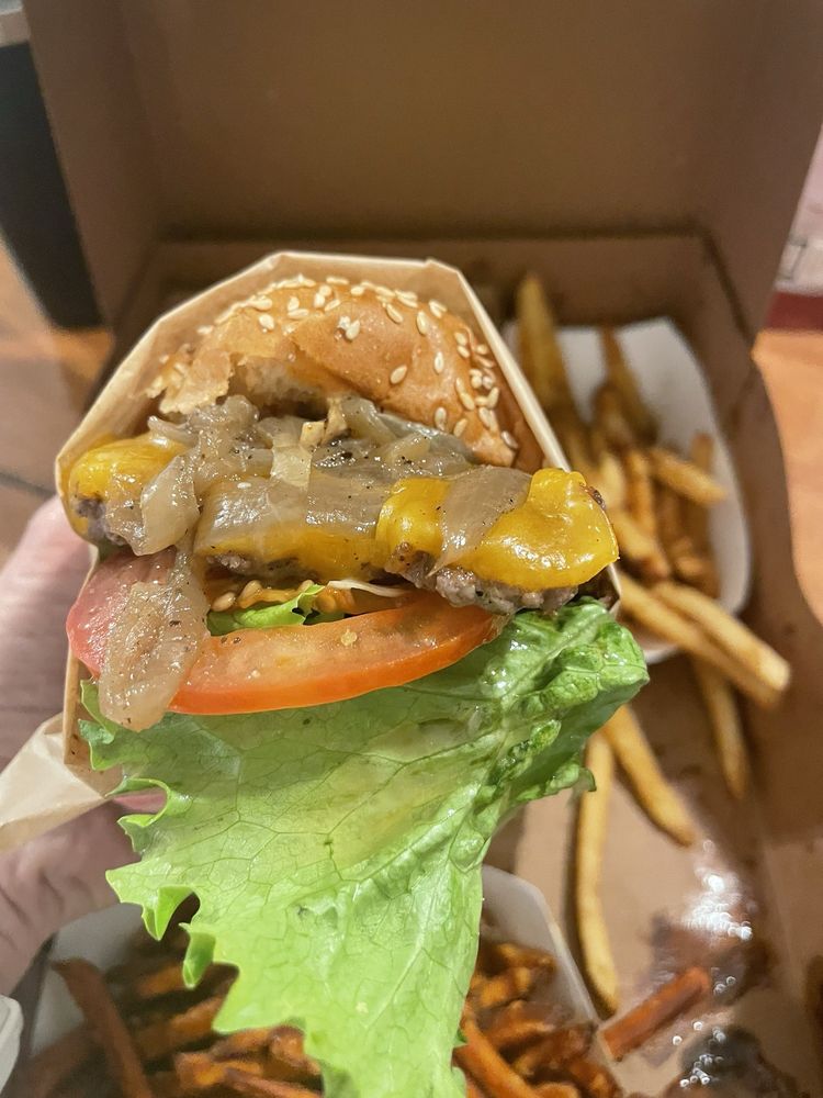 ACME BURGER - PETALUMA WEST - Updated June 2025 - 70 Photos & 117 ...