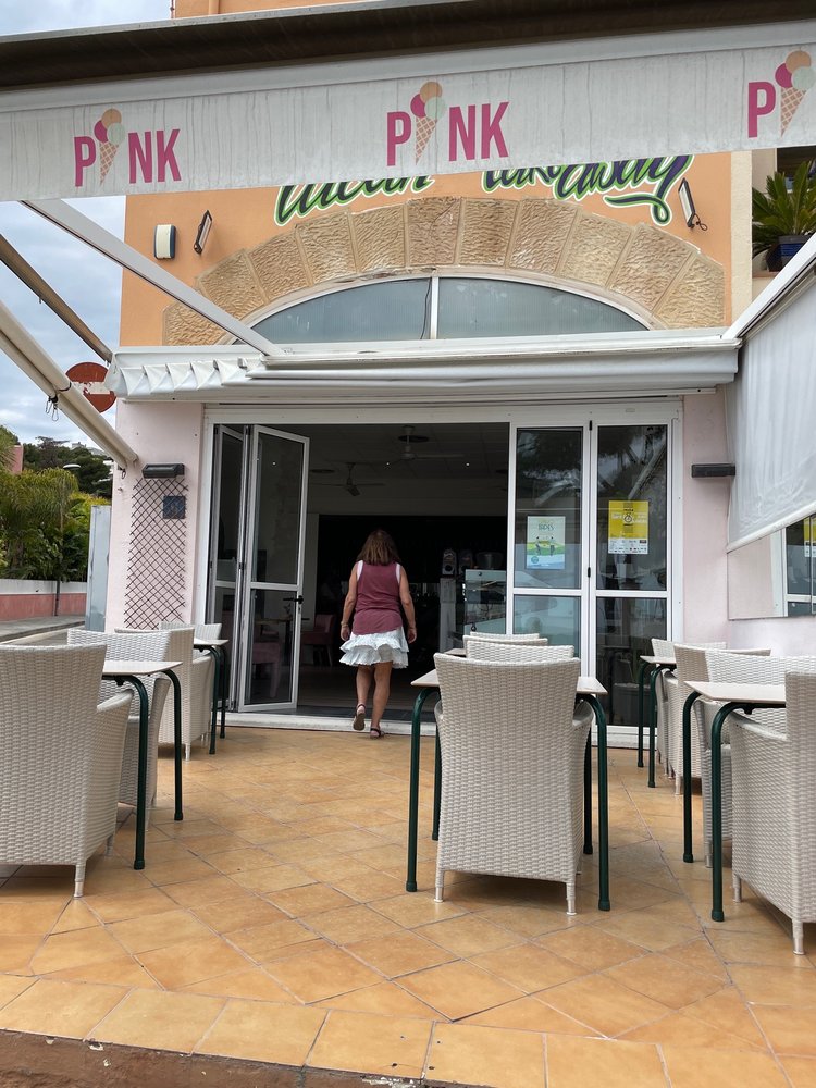 PINK TUCAN BEACH BAR - Sant Feliu de Llobregat, Barcelona, Spain ...