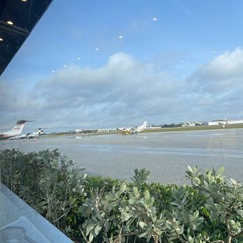 JET RUNWAY CAFE - Updated September 2025 - 1778 Photos & 941 Reviews ...