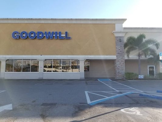 GOODWILL MANASOTA - Updated December 2025 - 23 Reviews - 676 S Tamiami ...
