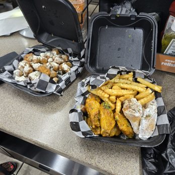 TRAP WINGZ ATL - Updated July 2025 - 62 Photos & 40 Reviews - 3004 ...