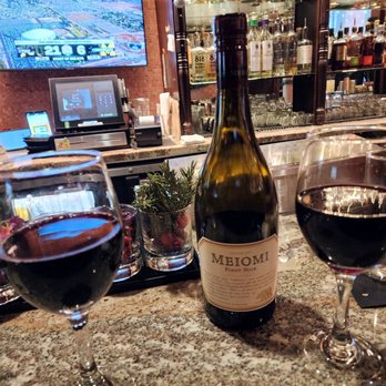 LAST DROP TAVERN - Updated June 2024 - 550 Photos & 494 Reviews - 550 ...