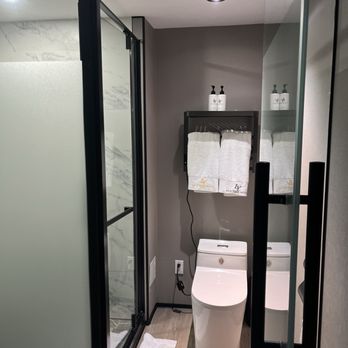 LY NEW YORK HOTEL - Updated September 2025 - 40 Photos & 14 Reviews ...