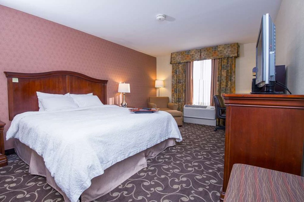 HAMPTON INN BRATTLEBORO - 64 Photos & 42 Reviews - 1378 Putney Rd ...