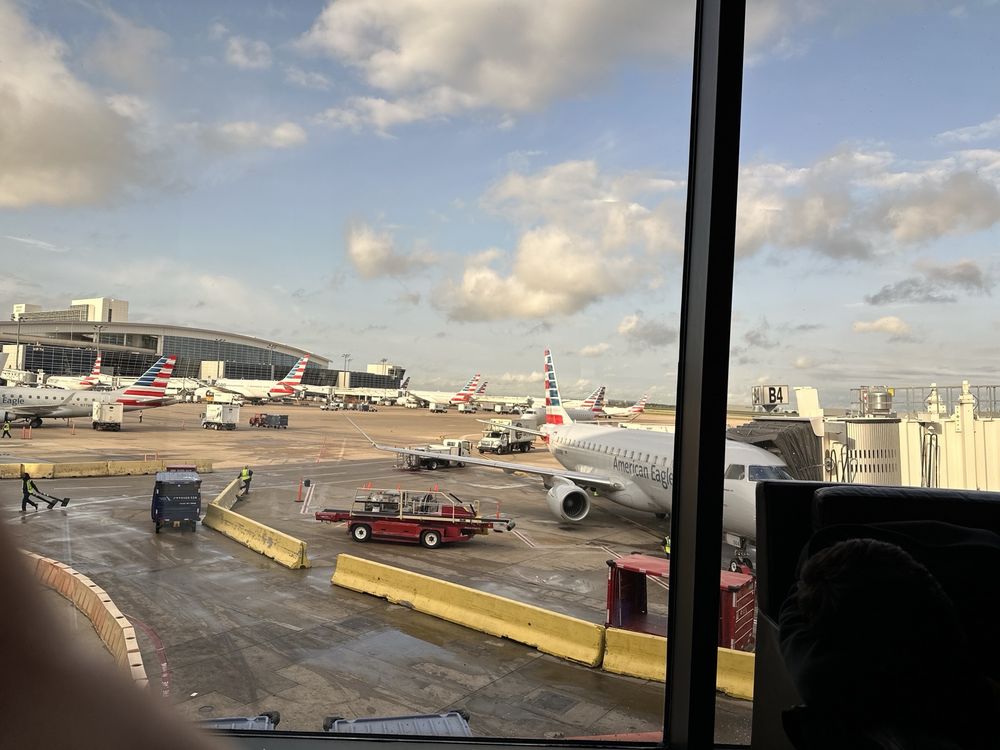AMERICAN AIRLINES ADMIRALS CLUB - TERMINAL B - Updated May 2026 - 69 ...