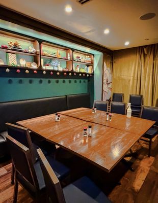 BETTS - Updated January 2026 - 277 Photos & 217 Reviews - 2000 E 9th St ...