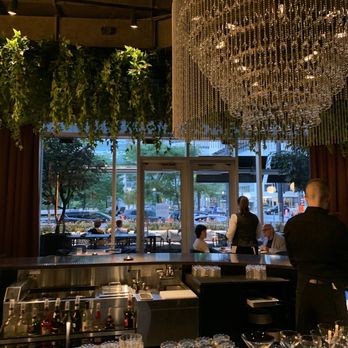 MOISHES - Updated October 2025 - 61 Photos & 29 Reviews - 1001 Rue du ...