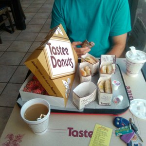 TASTEE DONUTS - 30 Photos & 34 Reviews - 5000 W Esplanade Ave, Metairie ...