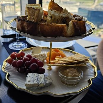 MONARCH - Updated October 2024 - 2320 Photos & 836 Reviews - 1401 Elm ...