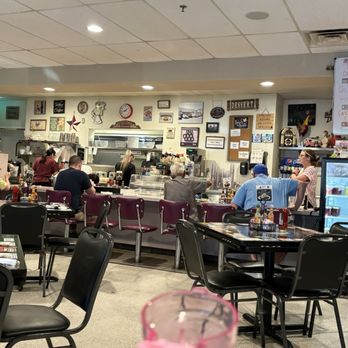 LOU’S DINER - Updated July 2024 - 1405 Photos & 1305 Reviews - 431 S ...
