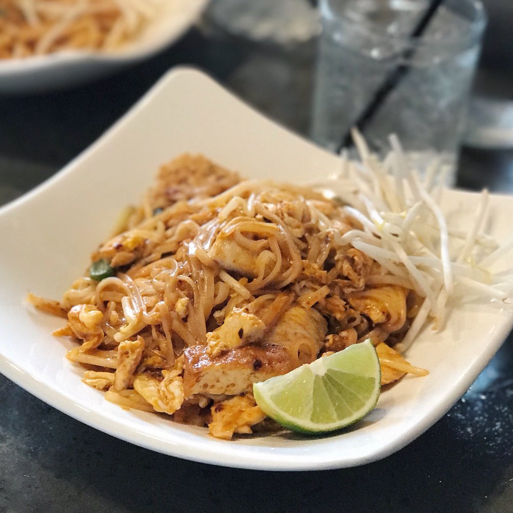 THAI ME UP - 558 Photos & 590 Reviews - Thai - 2125 Pacific Ave ...