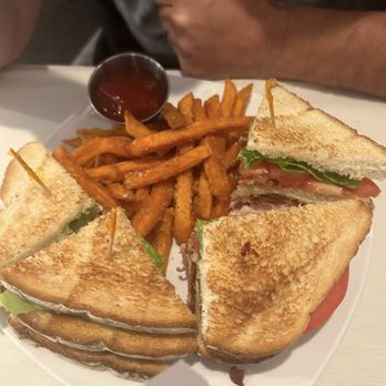 SPRING HOUSE TAVERN - Updated July 2025 - 107 Photos & 200 Reviews ...