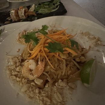 GINDI THAI - 479 Photos & 659 Reviews - 4017 W Riverside Dr, Burbank ...