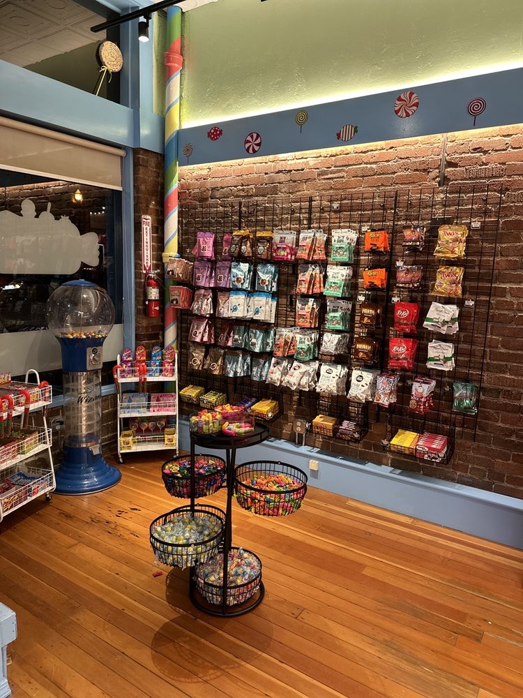 HUBBALICIOUS SWEET SHOPPE - Updated December 2025 - 28 Photos & 18 ...