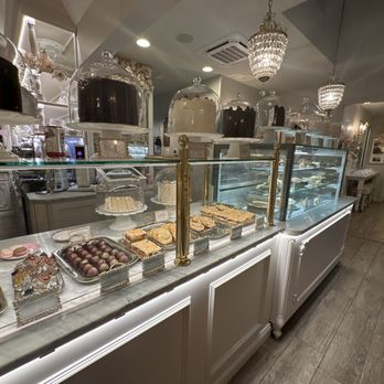 THE CAKE BAKE SHOP BY GWENDOLYN ROGERS-BROAD RIPPLE VILLAGE - Updated ...