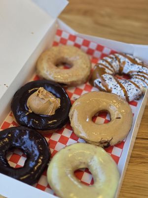 DESERT DONUTS - Updated November 2025 - 214 Photos & 64 Reviews - 8501 ...