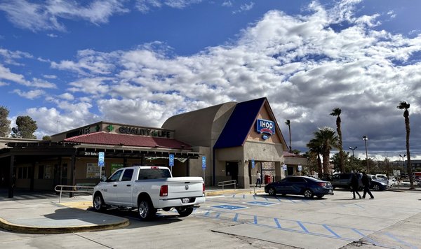 OUTLETS AT BARSTOW - Updated June 2025 - 242 Photos & 110 Reviews ...