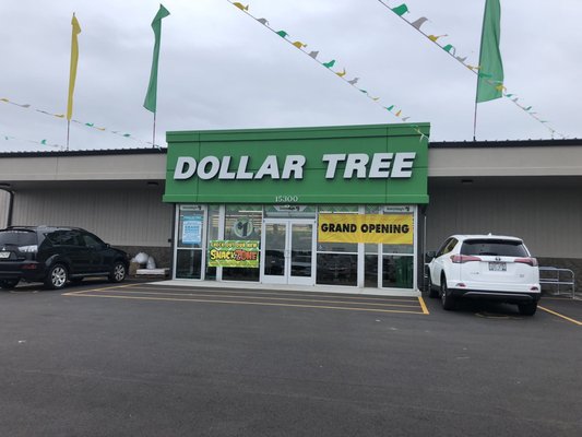 DOLLAR TREE - Updated January 2026 - 16 Photos - 15345 W National Ave ...