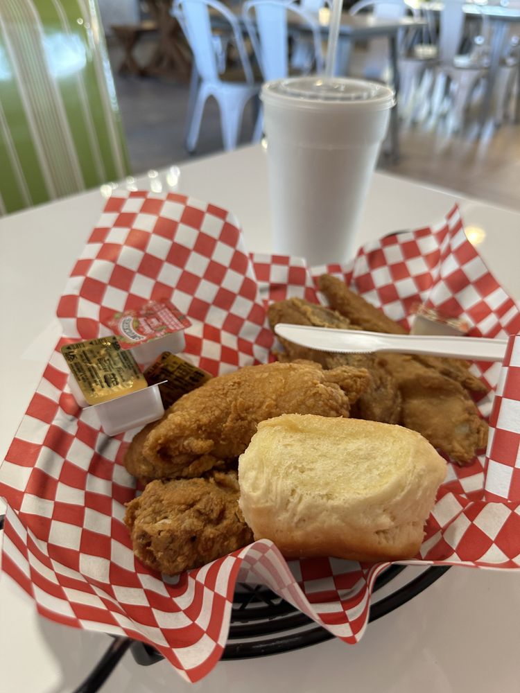 THE CHICKEN BARN - Updated June 2024 - 134 Photos & 317 Reviews - 1700 ...