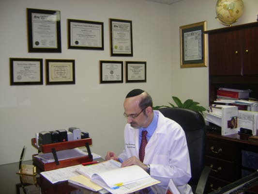 SAM WEISSMAN, MD - Updated October 2025 - 10 Reviews - 2952 Brighton ...