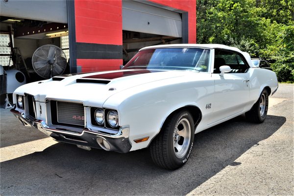 PRO COMP CUSTOM - Updated November 2025 - 60 Photos - 1045 William ...